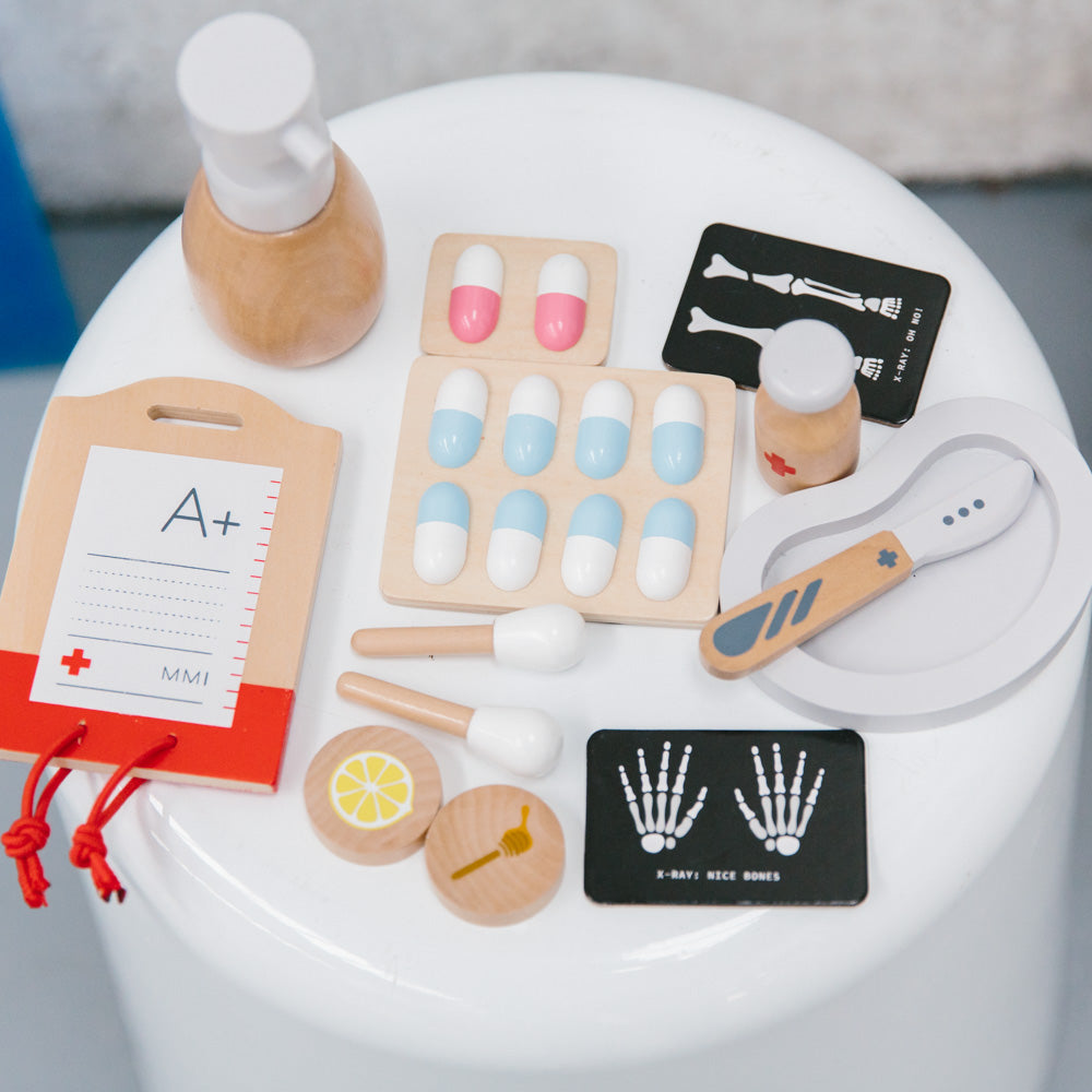 ICONIC TOY - SURGEON KIT | makemeiconic