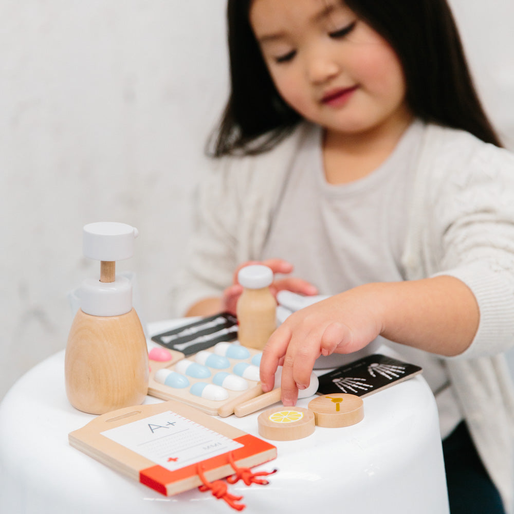 ICONIC TOY - SURGEON KIT | makemeiconic